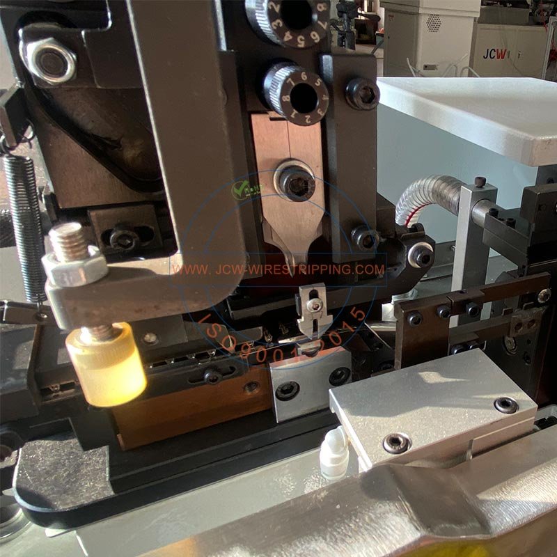Automatic Multicore Cable Stripping and Crimping Machine | JCWelec